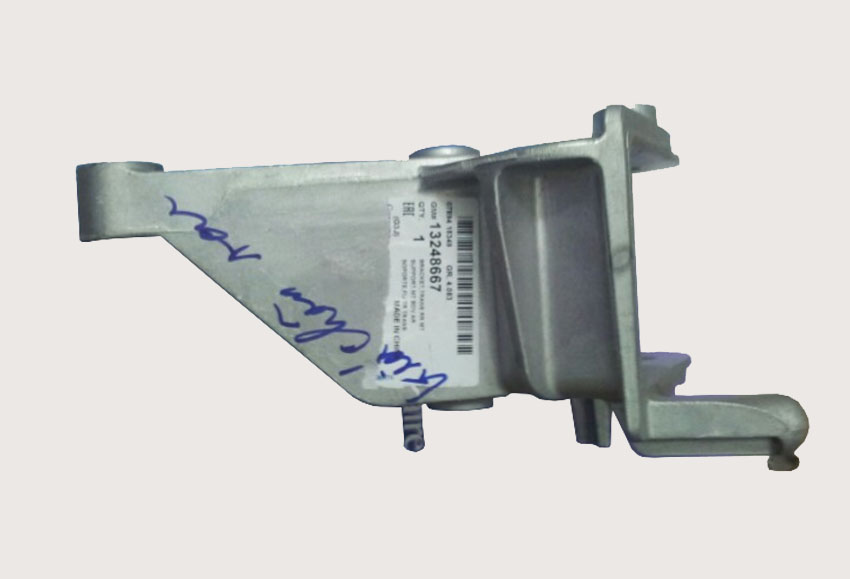 Giá đỡ chân máy sau xe Cruze chính hãng GM |Chính hãng GM