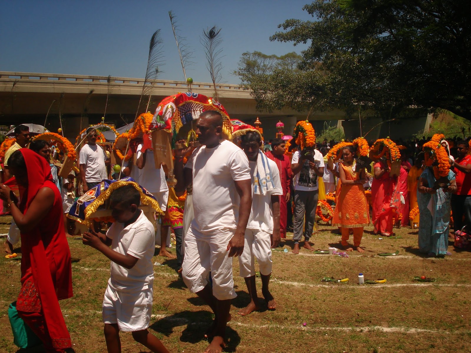 The Subry Govender Column: TENS OF THOUSANDS FLOCK TO KAVADY CEREMONIES ...