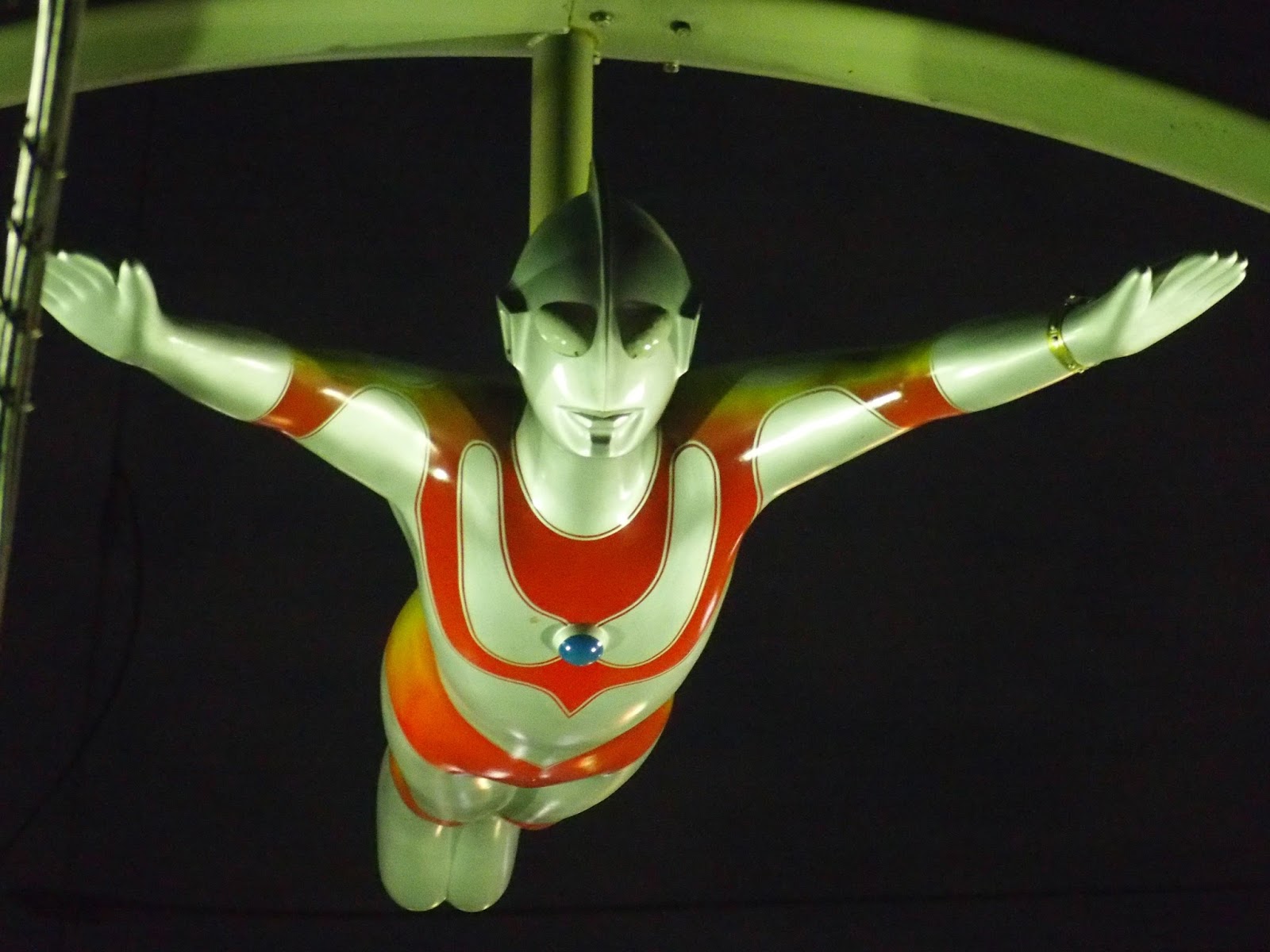 Sidelong Glances of a Pigeon Kicker: ULTRAMAN STREET AT NIGHT! Moody ...