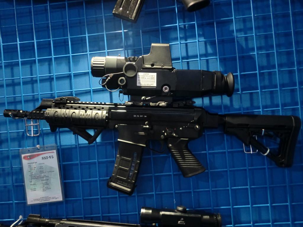 KUALITAS SENAPAN SERBU PINDAD LEBIH BAIK DARI M16 AMERIKA SERIKAT ...