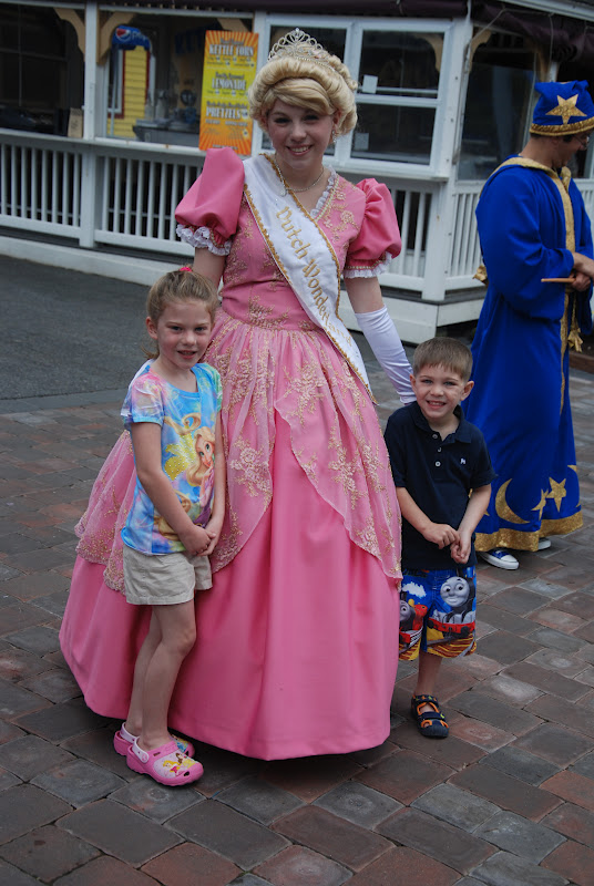 Busy Lee Family: Dutch Wonderland - part 1