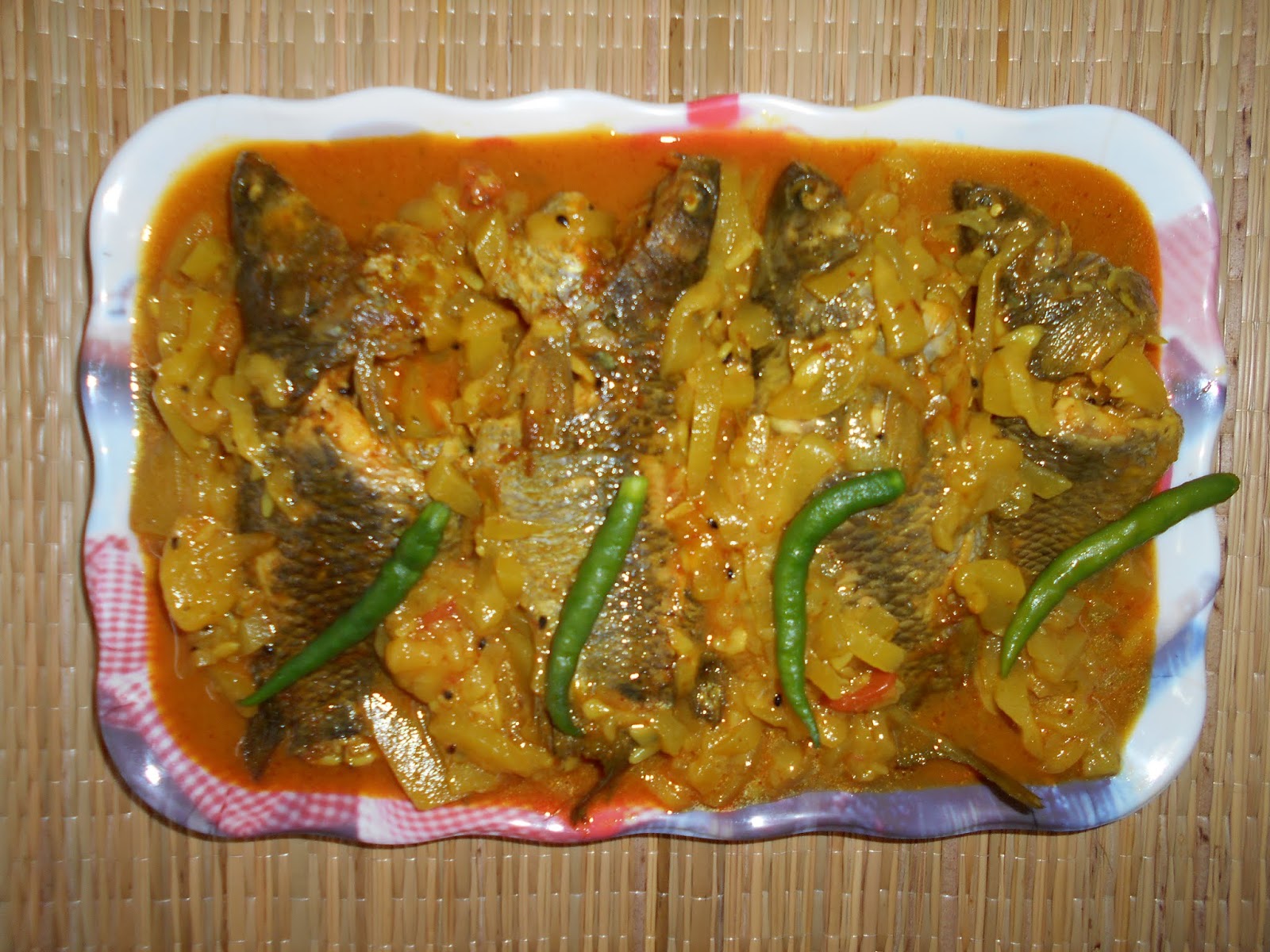 Paramita's Kitchen: Lau Diye Koi Mach / Koi Fish With Bottle Gourd ...