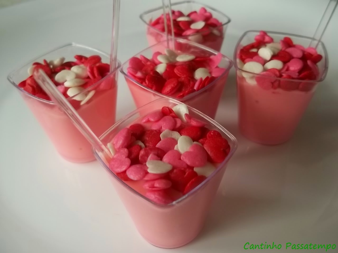 Cantinho Passatempo: Mousse de morango no copinho