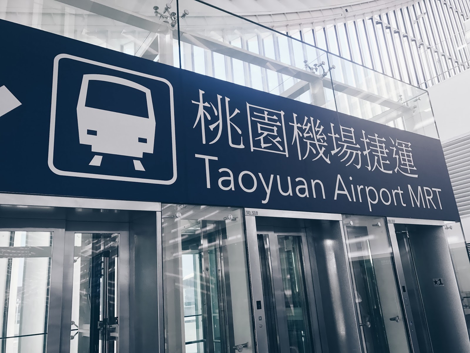 Taoyuan International Airport MRT to Taipei Main Station (2020 updated ...