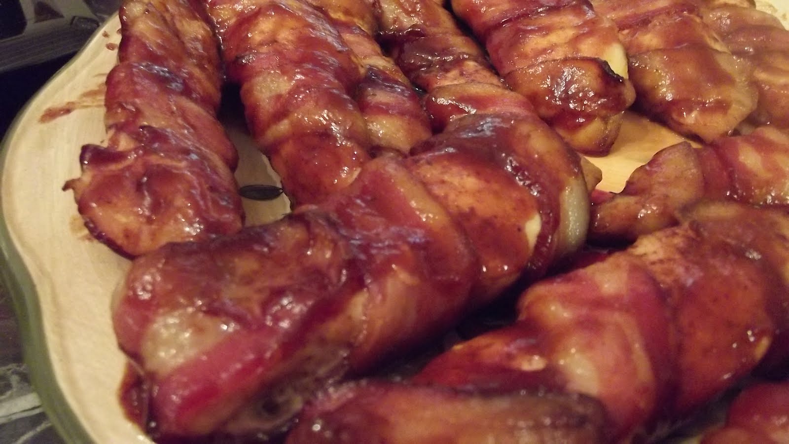 Pollo bbq envuelto con tocino