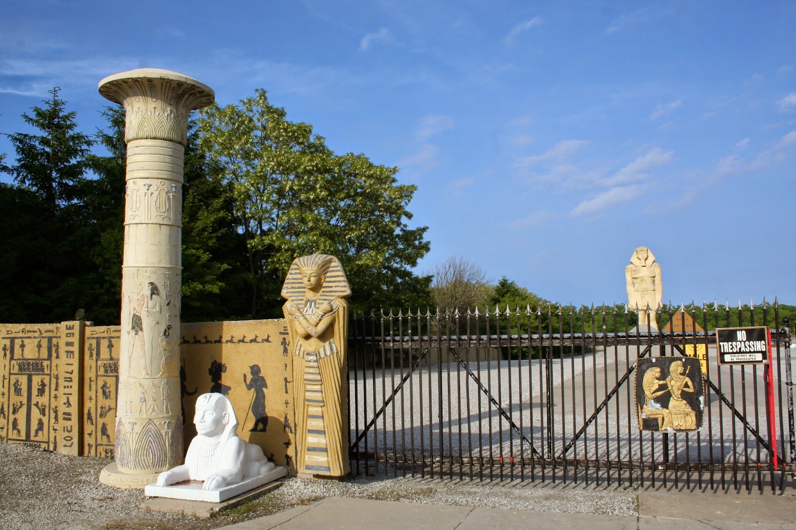 The Carpetbagger: Mysterious Pyramid of Illinois