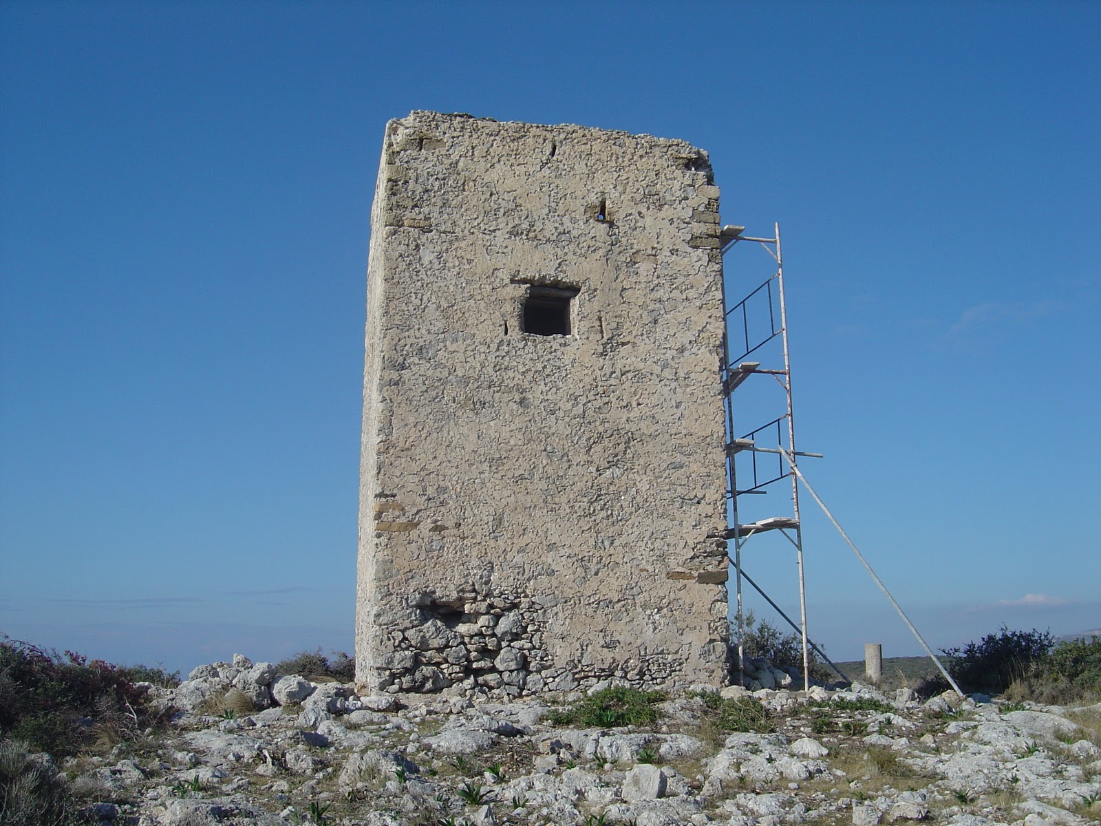 ELIKA-MARATHIAS: Ο ΠΥΡΓΟς ΤΟΥ ''ΦΟΝΙΑ'' Μαραθιας