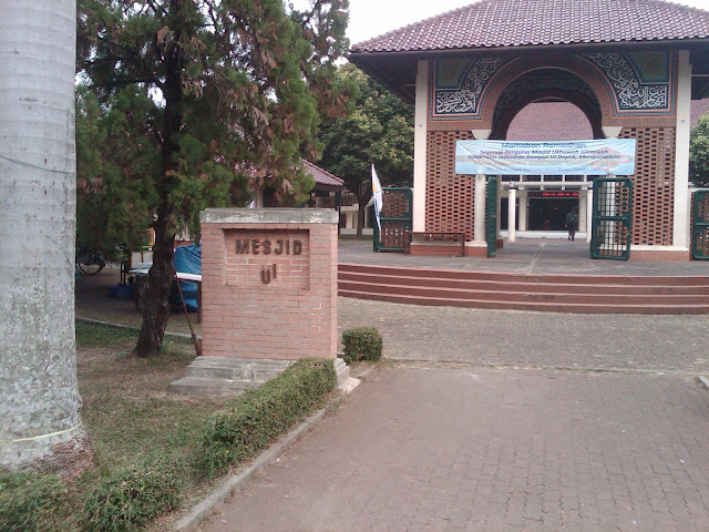 Jalan ke Masjid: Masjid Ukhuwah Islamiyah (Universitas Indonesia ...