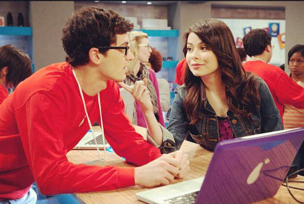 iCarly Tv News: Divulgado Sneak Peek do episódio 6x05 '' iPear Store
