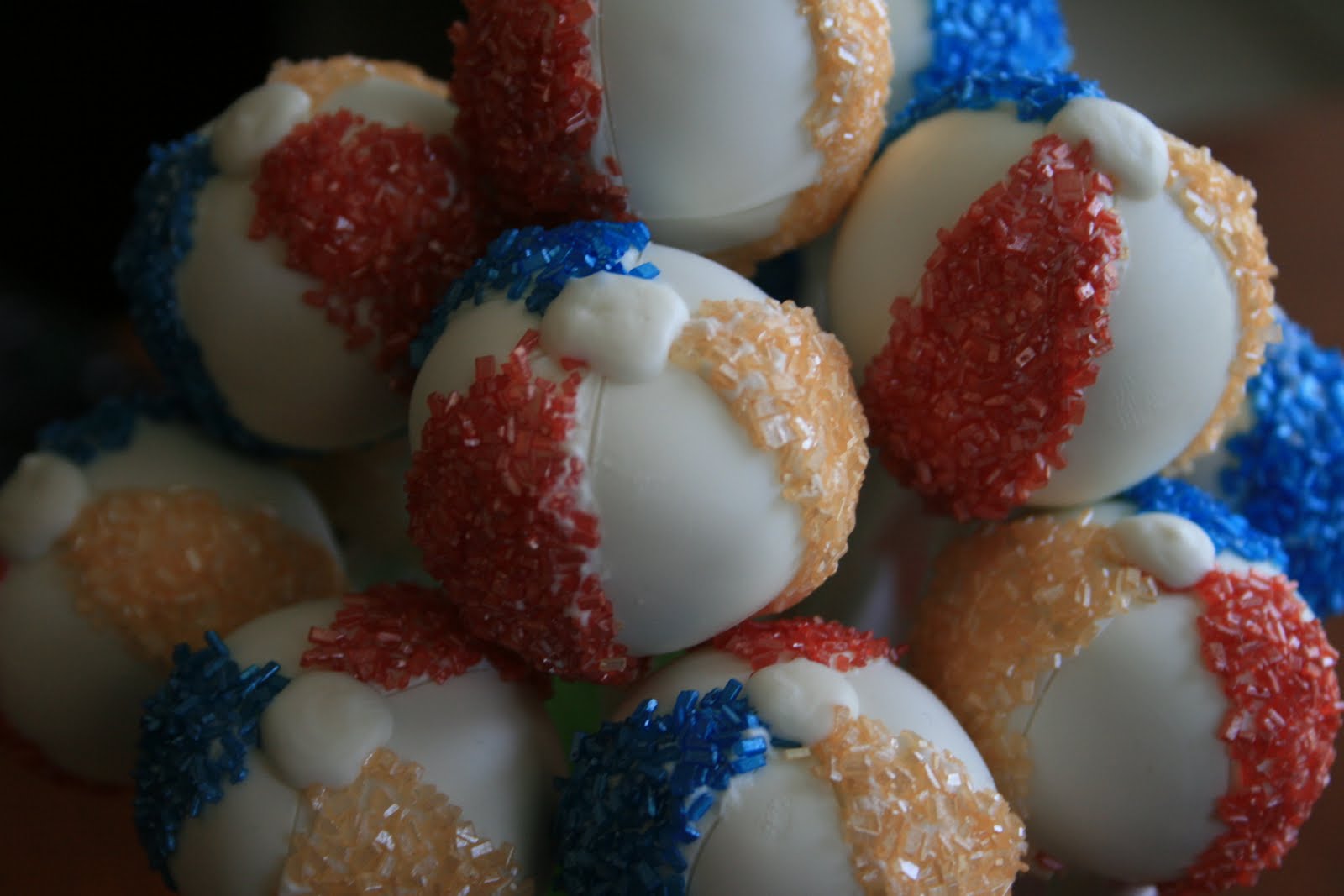 Share Dessert: Beach Ball Cake Pops!