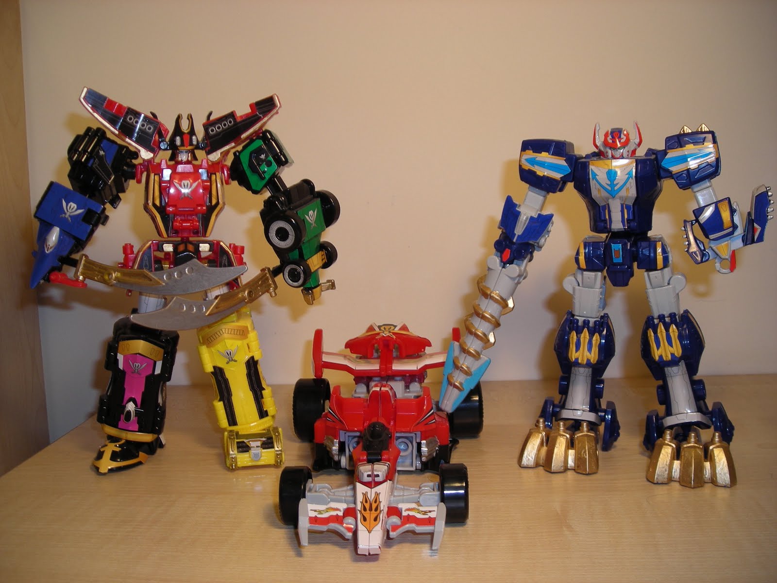 My Shiny Toy Robots: Toybox REVIEW: Kaizoku Sentai Gokaiger mini-pla ...
