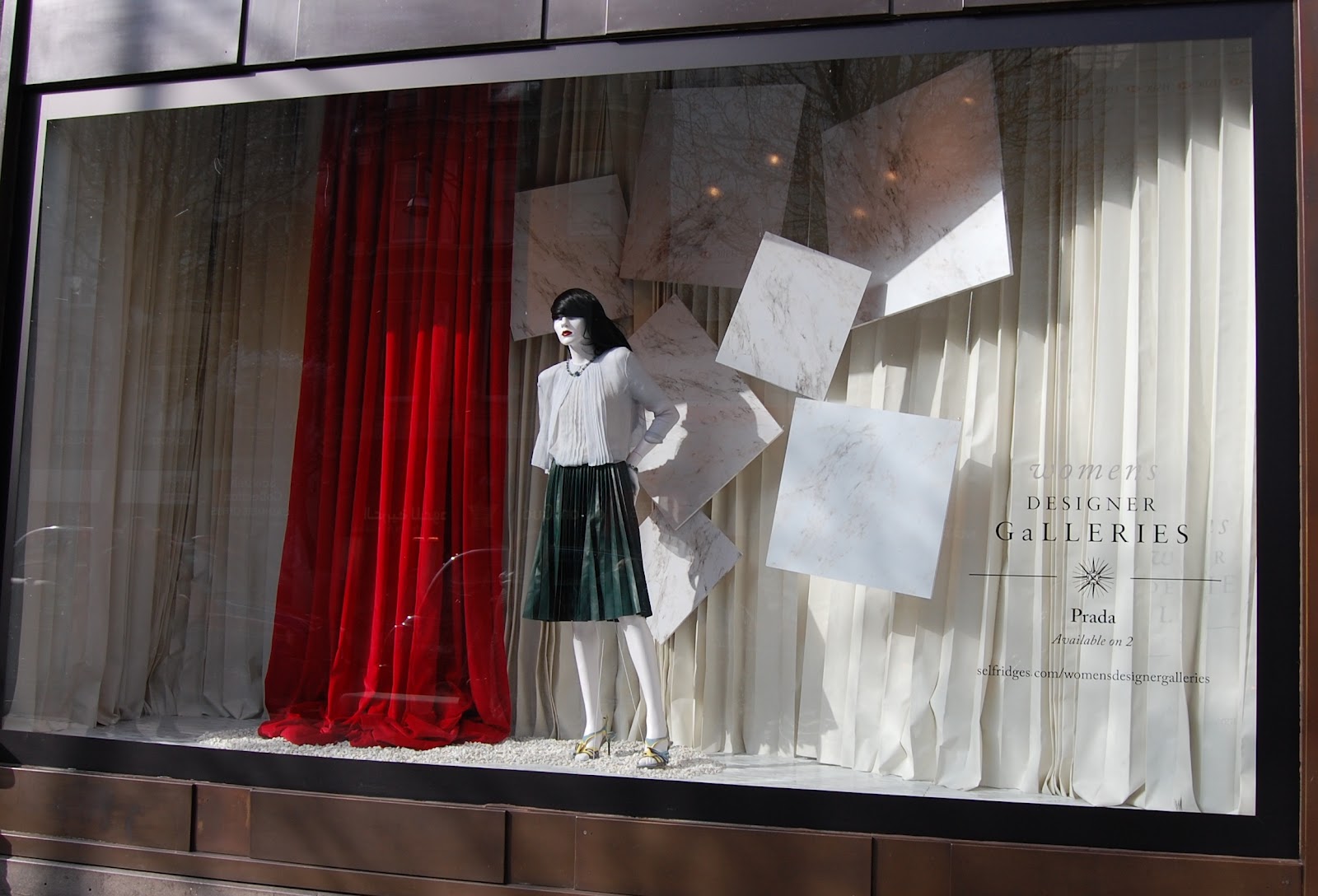 Living.in.a.fashion.world: March 2012