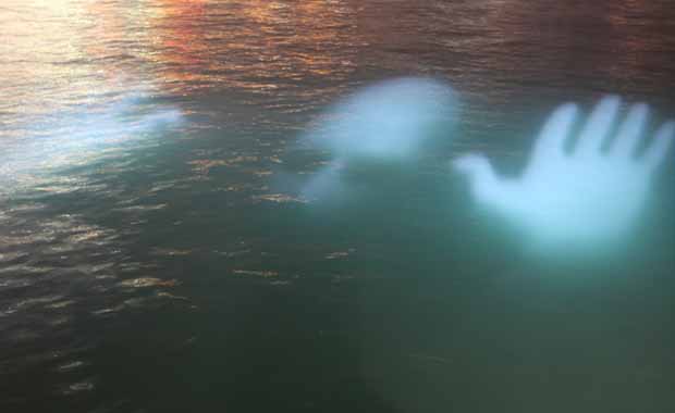 The Land of Melting Shadows: Weird Wednesday ~ Underwater Ghosts