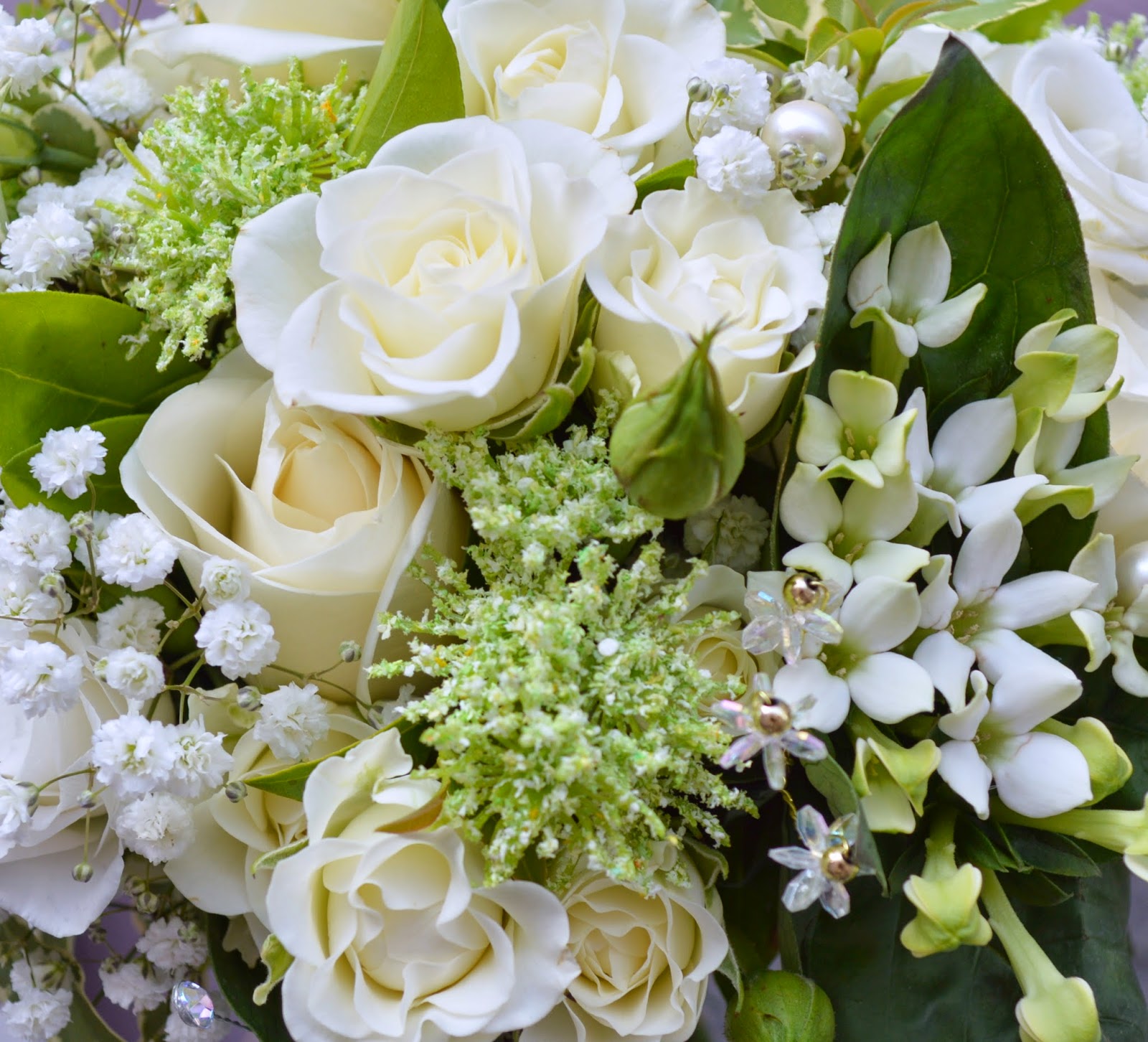 fabulousso flowers: Creams & Greens