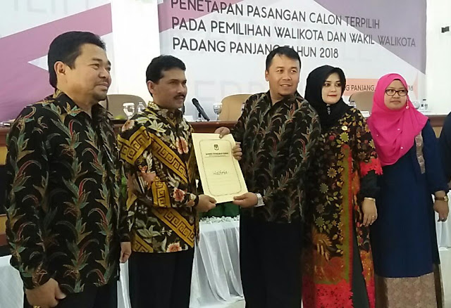 KPU Tetapkan Fadly Amran-Asrul Wako dan Wawako Padangpanjang KPU Tetapkan Fadly Amran-Asrul Wako dan Wawako Padangpanjang