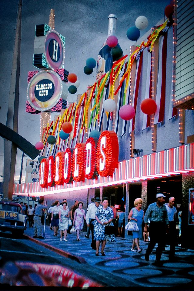 Amazing Color Photos That Capture Everyday Life of Reno, Nevada From ...