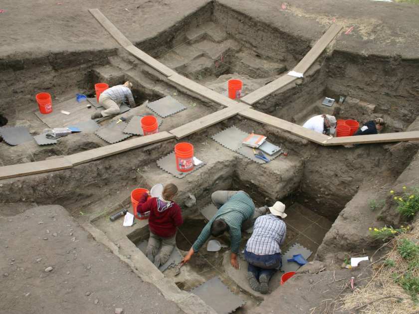 Archaeologists unearth ancient pithouse in British Columbia's Fraser ...