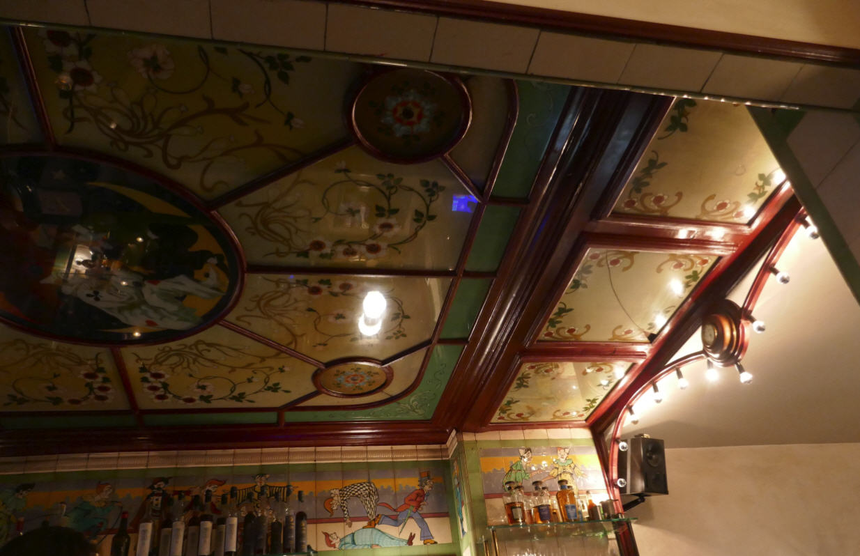 Paris Restaurants and Beyond: The Clown Bar - How Do You Say 'Clown' In ...