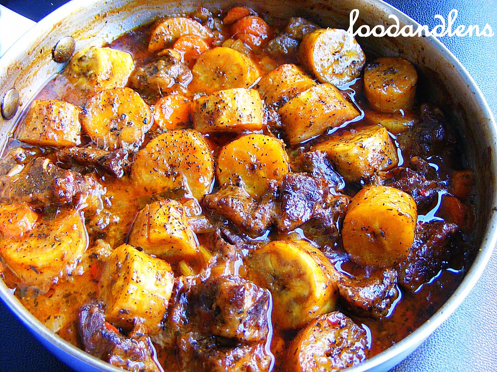 Food and lens: Guiso de ternera con plátano (Plantain and Beef Stew)