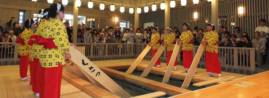 Miss HappyFeet: JAPAN: Town of Onsen (Hot Spring), Kusatsu, Gunma