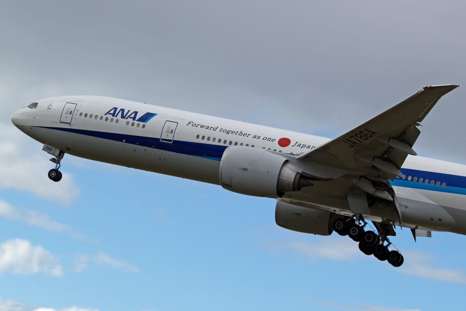 Orion's Aviation: JAL + ANA - B777-300ER