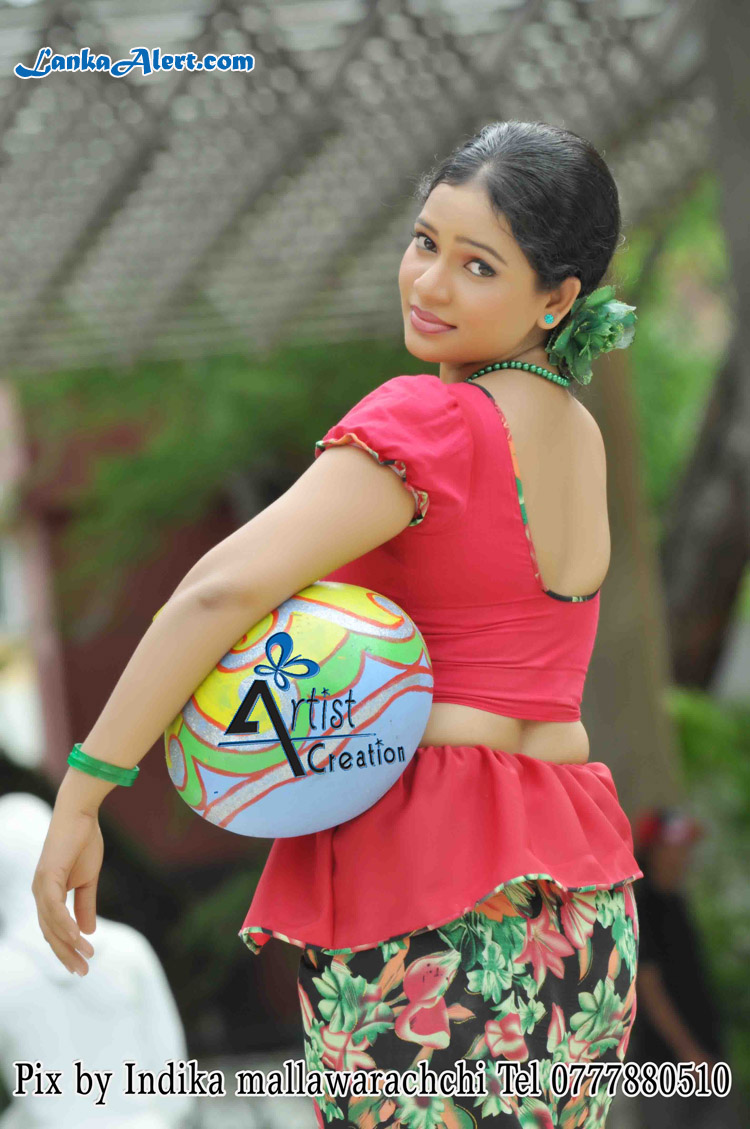 Sri Lanka fashion blog: Sri Lankan actress Umayangana Wickramasinghe new