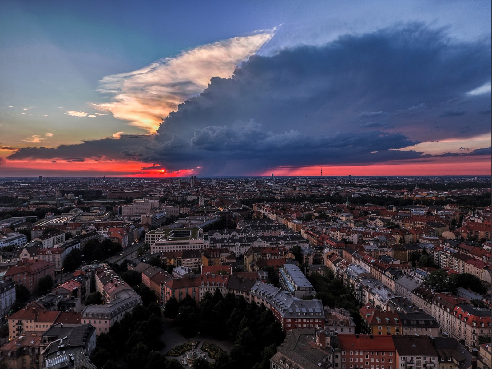 Corinna´s Sky: Great sunset at Munich tonight