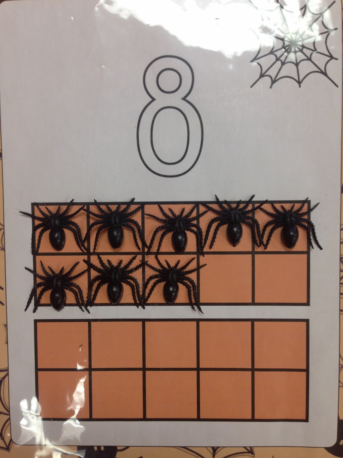 A Neighborhood Kindergarten : Weekly Centers and Spider Day Preview!