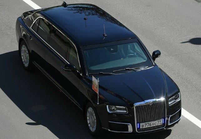 Vladimir Putin Shows Off His New Russian-made Limo To Abu Dhabi Crown ...