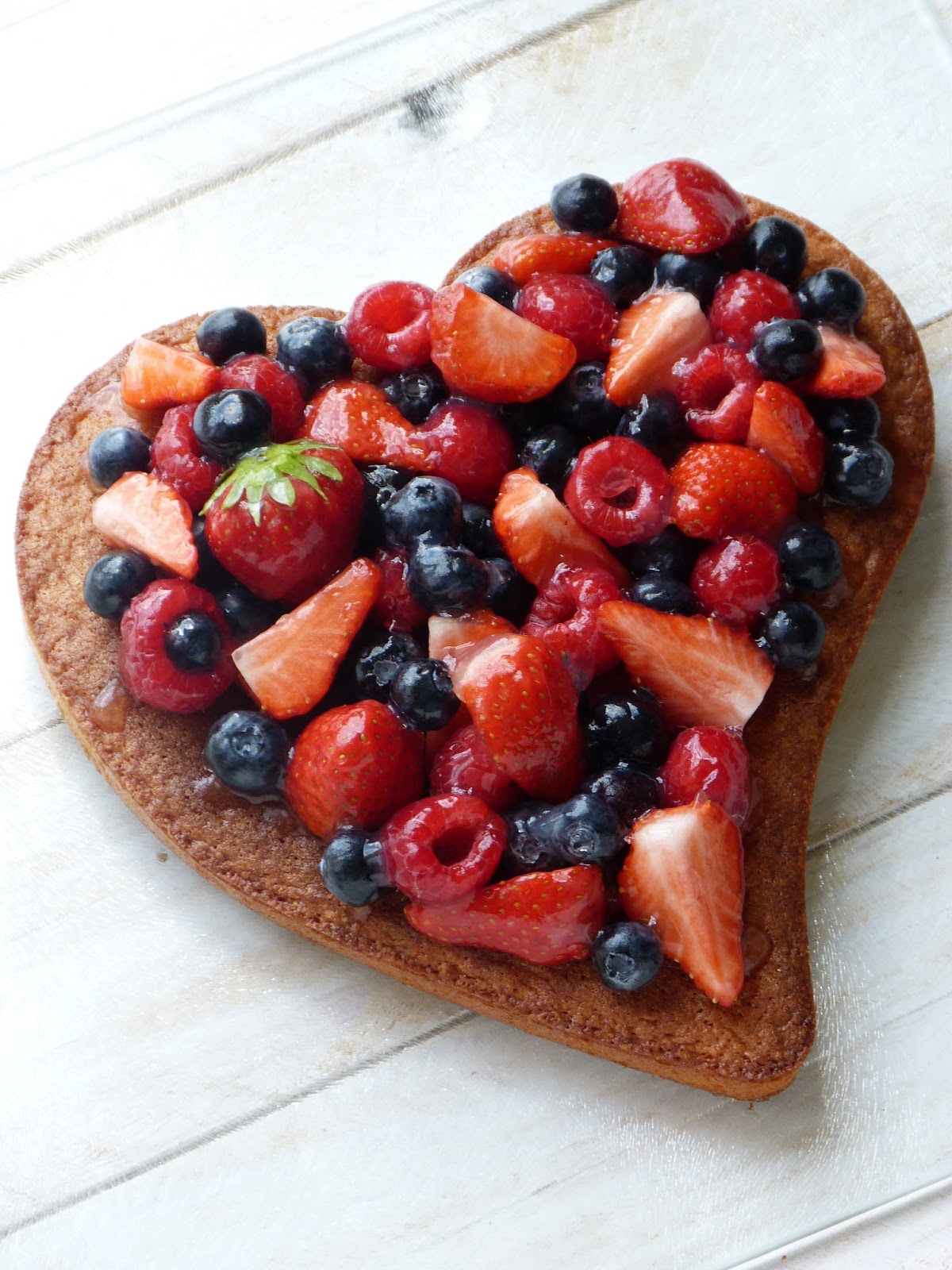 Chic, Chic, Chocolat: Tarte aux fruits rouges sur gâteau aux amandes
