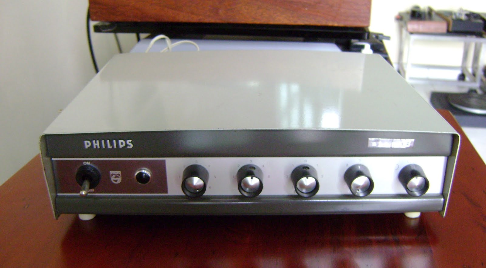 KINTA VALLEY AUDIO: Philips AG9016 tube integrated amplifier ( sold )