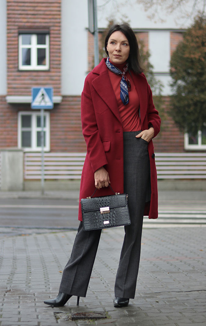 Burgundowy płaszcz - Minimalissmo. Blog modowy