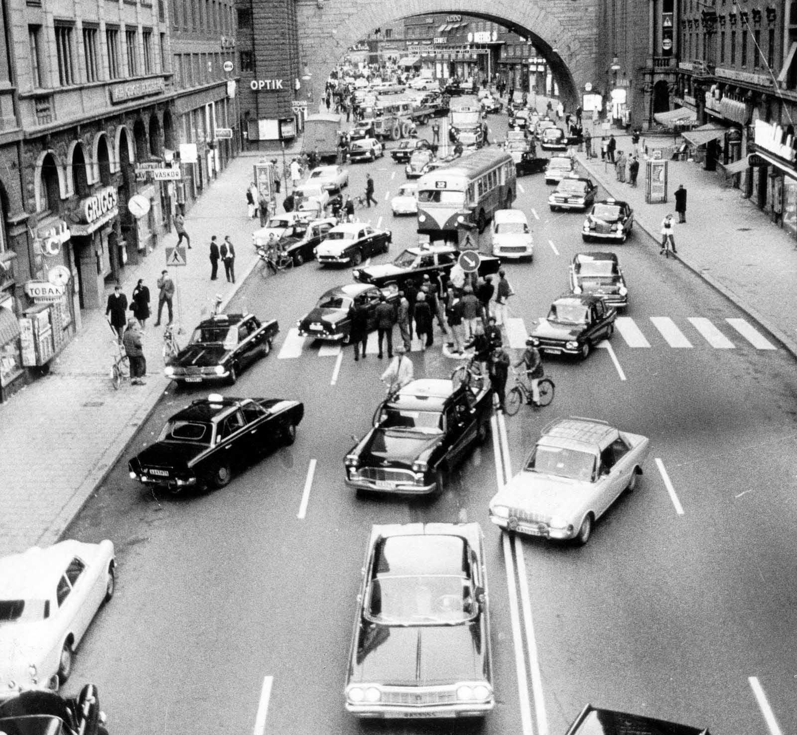 Dagen H: The Day Sweden Switched From Driving on the Left to the Right ... Dagen H: The Day Sweden Switched From Driving on the Left to the Right ...