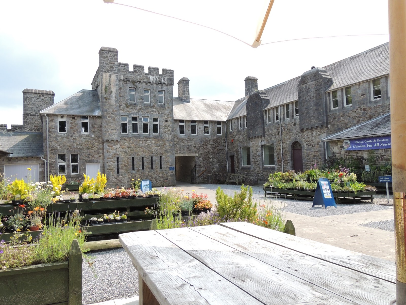 Pembrokeshire Lass: Picton Castle Again!