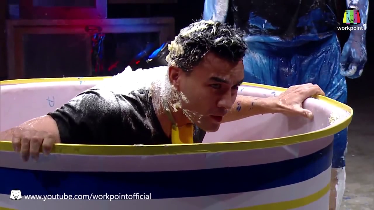 La galería del tío pringado: Presentador pringado en su programa