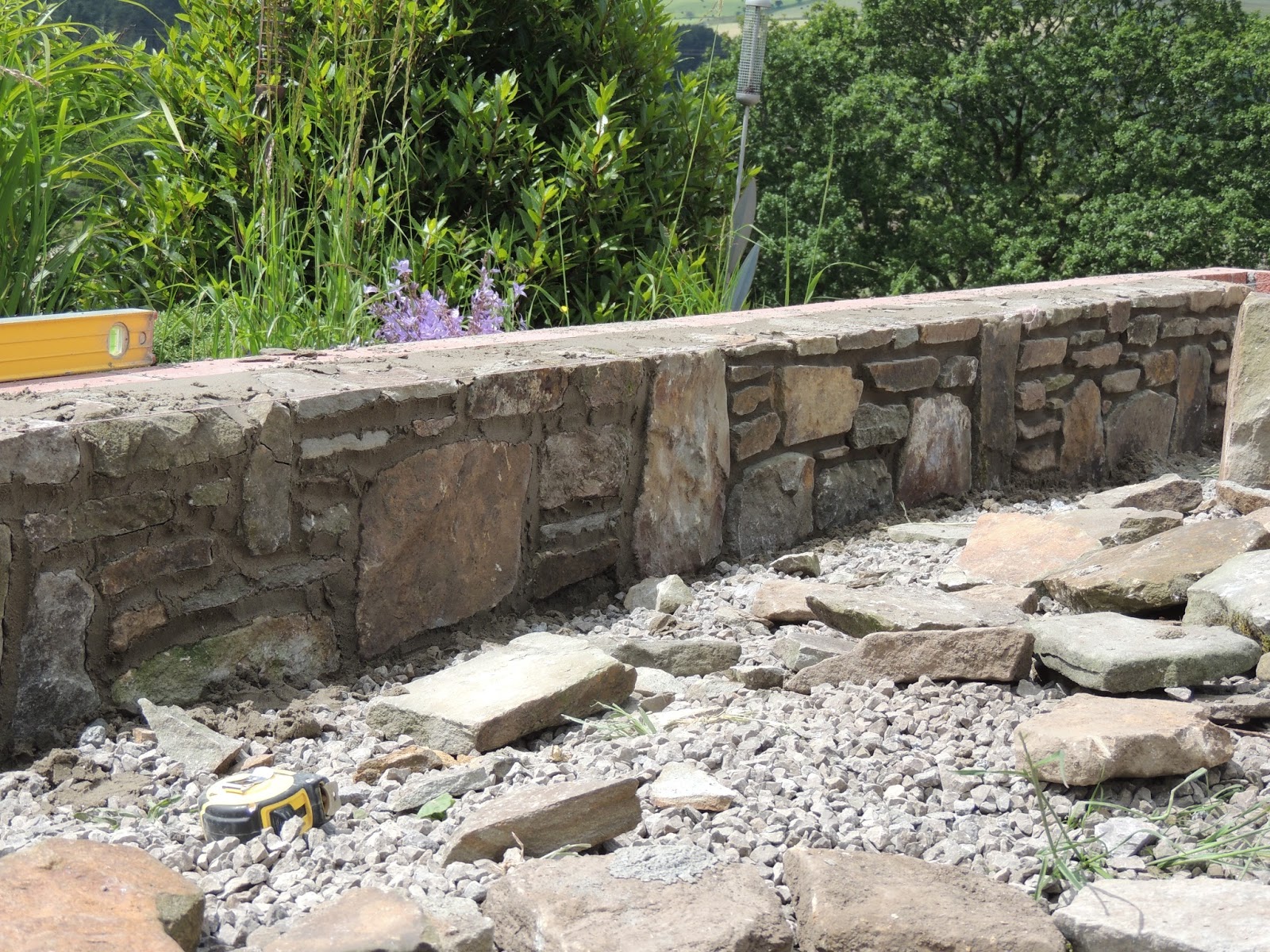 CWM LLYNFI BRICKLAYING : Dwarf stone wall