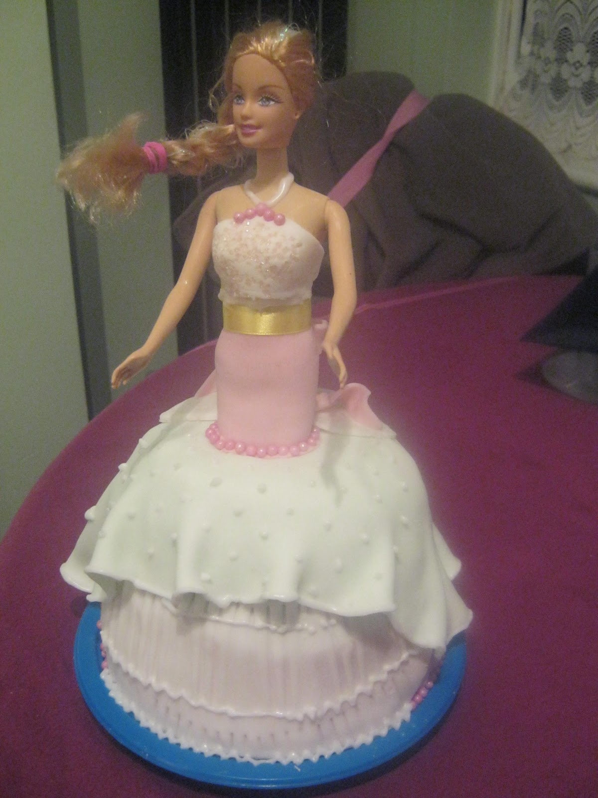 Cakes 4 loved 1s - How to make impressive cakes at home : Mini Barbie cake