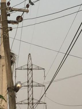 High tension cable falls on street in Lagos (photos)