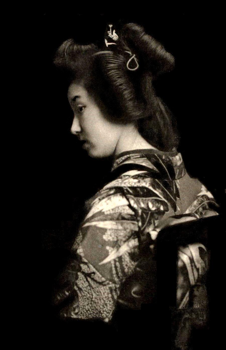 Beautiful Portraits of a Popular Tokyo Geisha From 100 Years Ago ...