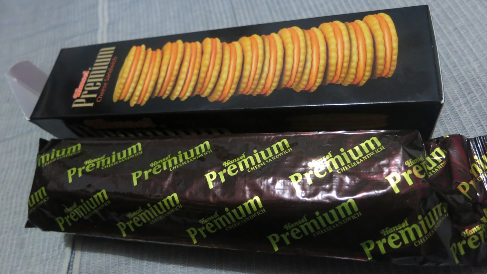 Knack 4 Snacks!: Rebisco's Hansel Premium Cheese Sandwich