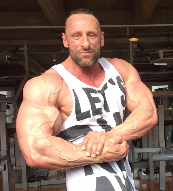 Muscle Lover: German bodybuilder Steffen Gerhard
