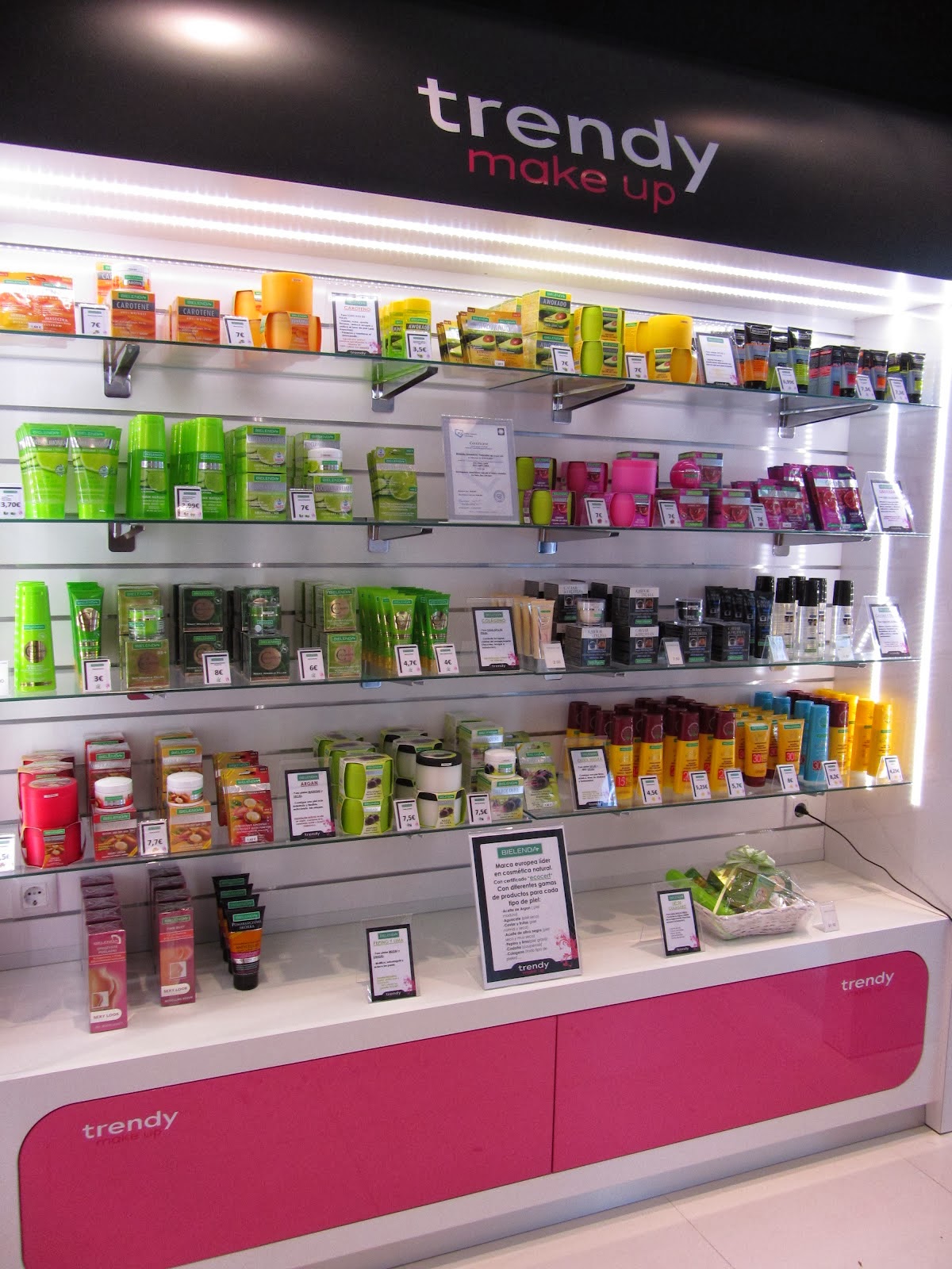 LA MAQUILLAJERÍA: TIENDAS: TRENDY MAKE UP