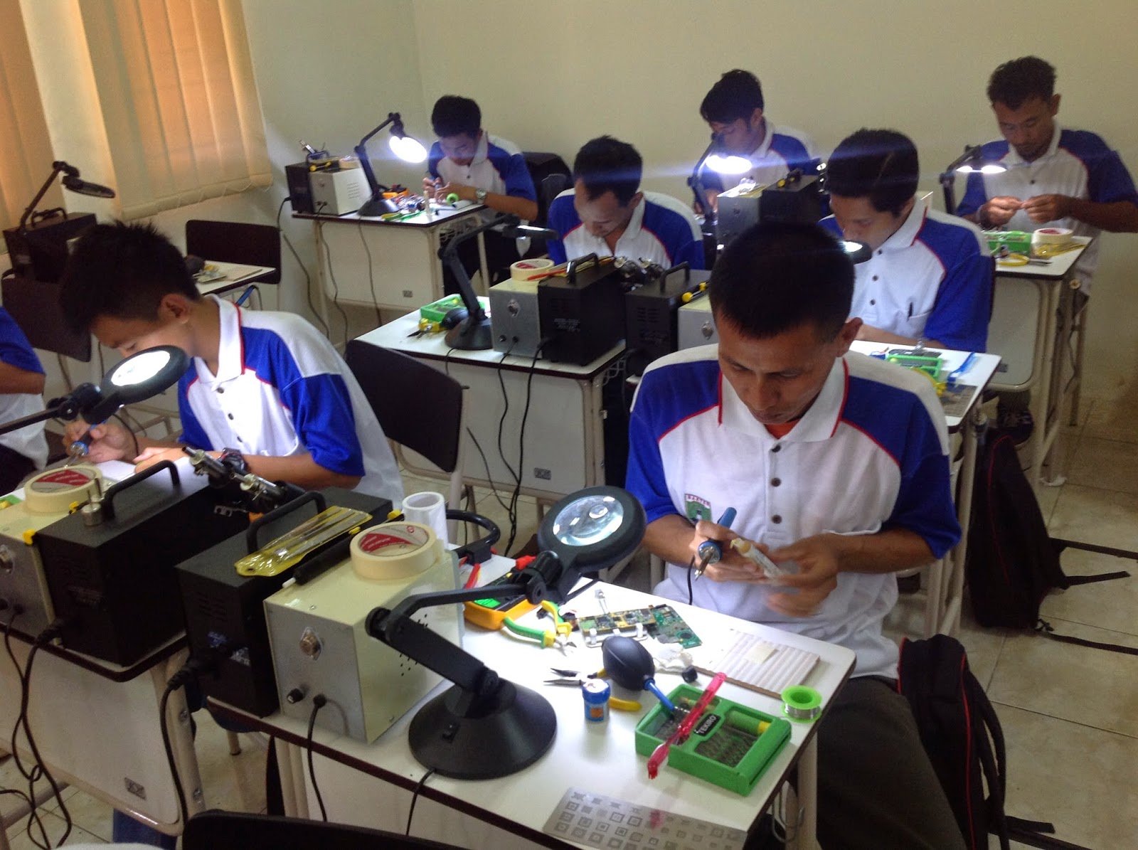 Alfacell HP Store - Servis HP - Training Teknisi HP : Kursus Teknisi HP Berbasis Kompetensi SKKNI