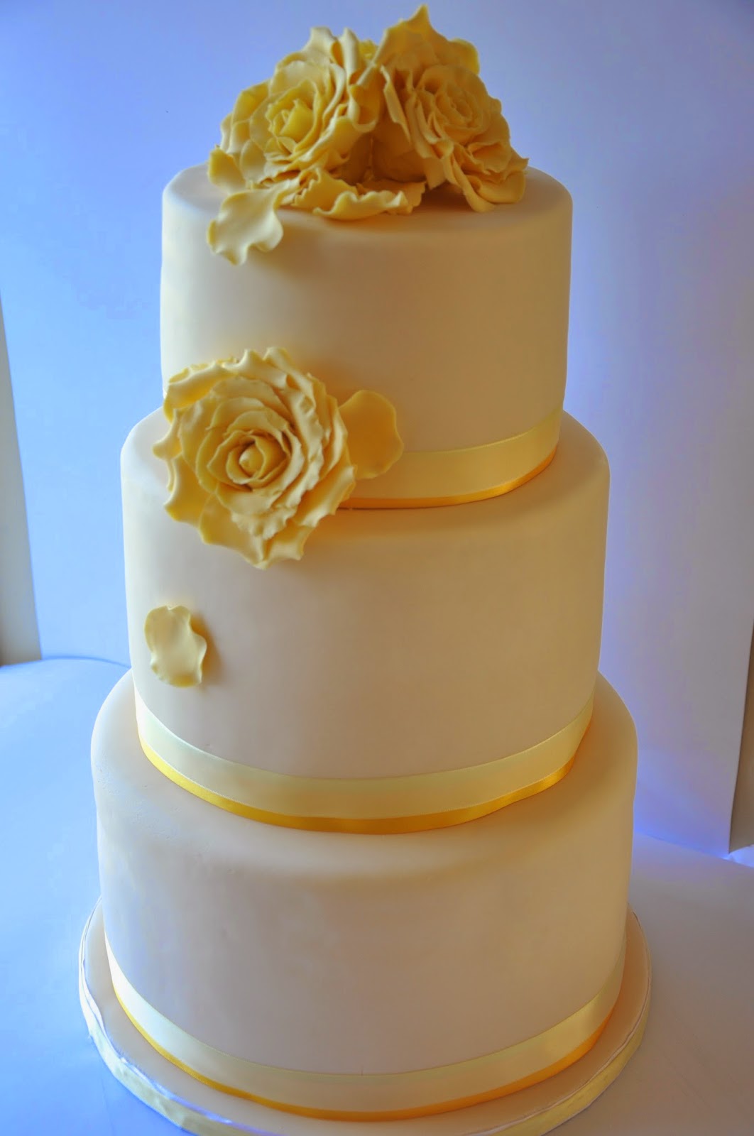 Yellow rose wedding cake