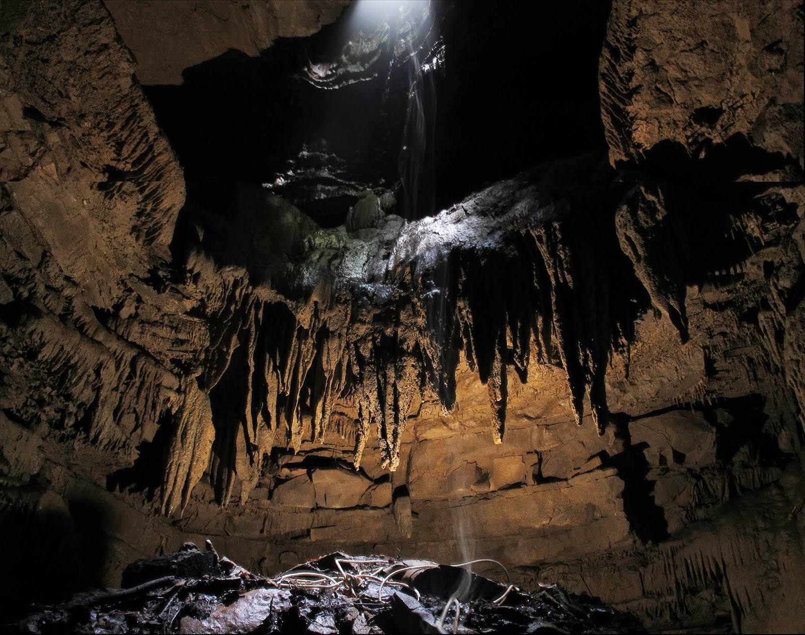 CAVE CAPERS 2014 BORDEN'S PIT, HELL'S HOLE, SMITHS BLOWINGHOLE,HOUGHTON ...