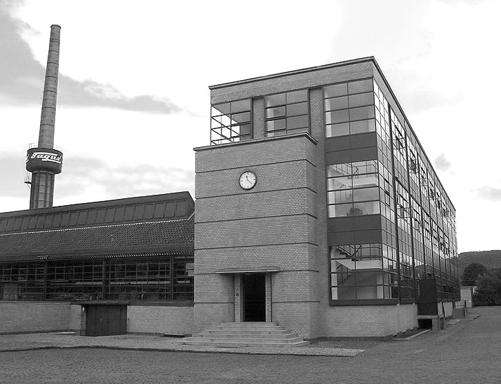 Documenta: The Machine Age: Modern Architecture