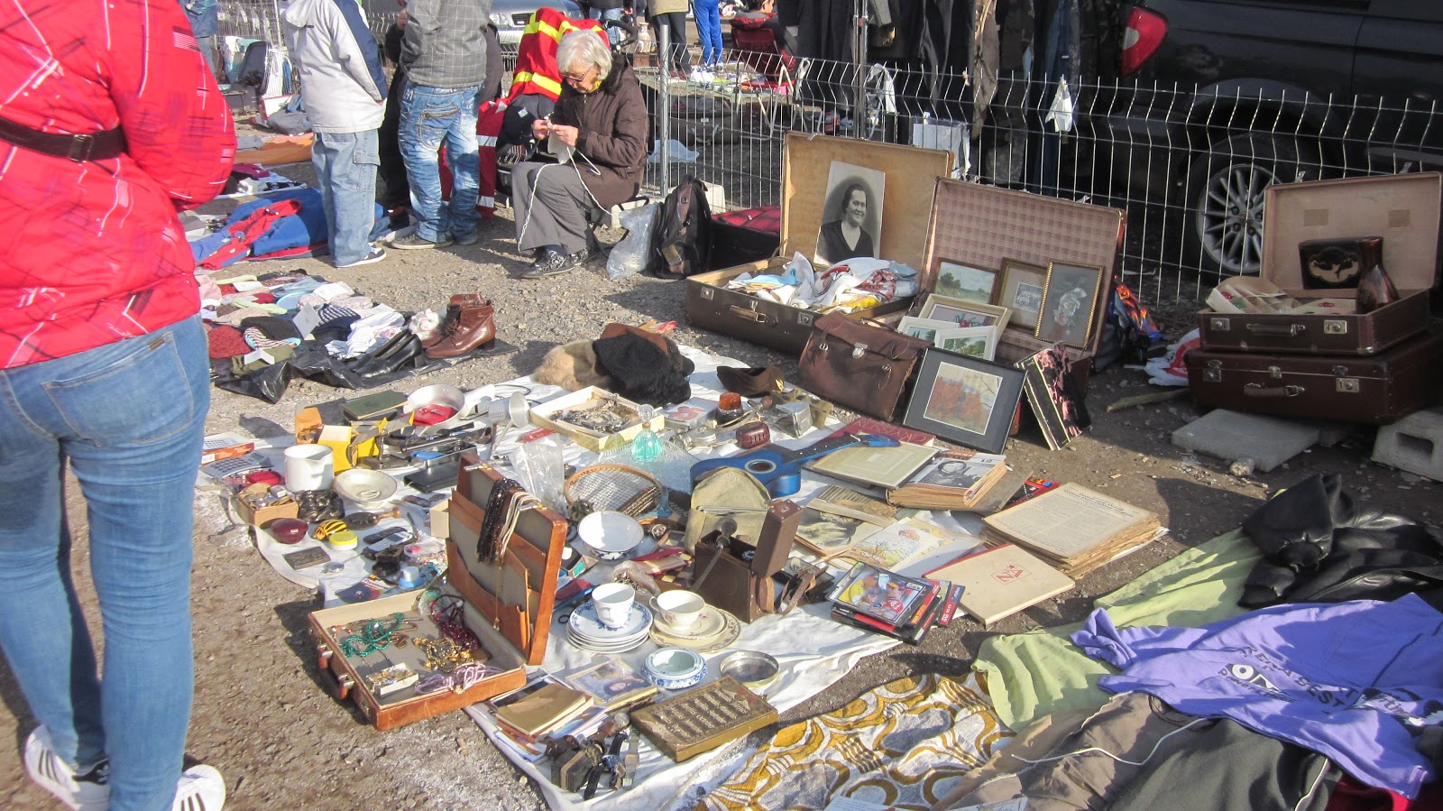my affair with antiques and collectibles: One Saturday at a Prague flea ...