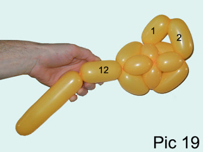 Balloon animals twisting instructions: One balloon dreidel