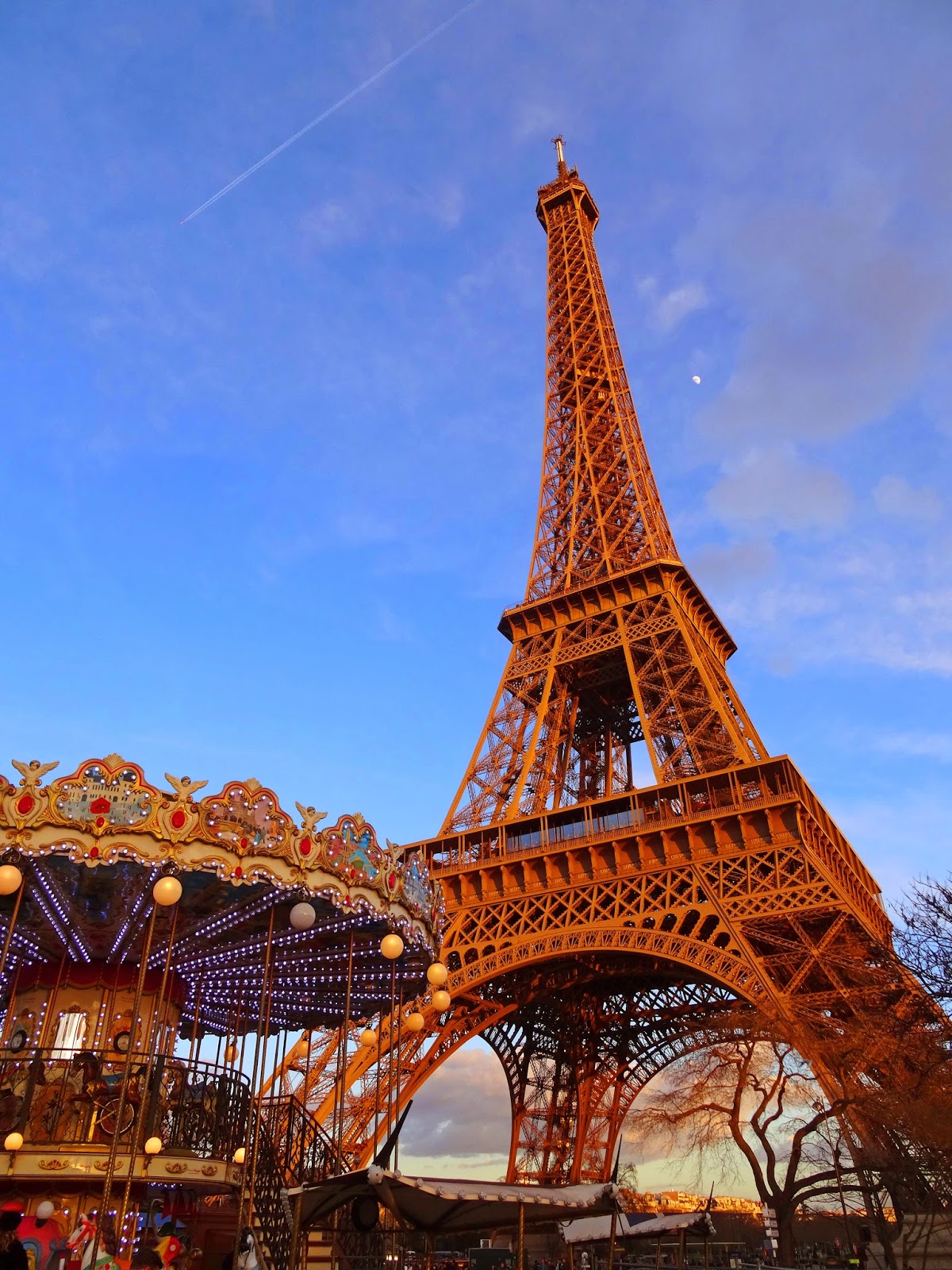 Joe's Retirement Blog: La Tour Eiffel (The Eiffel Tower), Evening ...