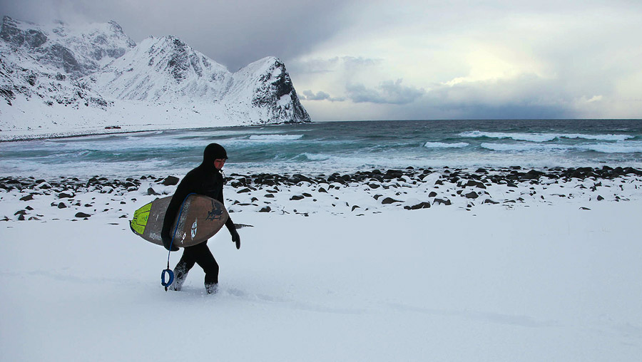 surfer girl kitten cowboy living in Hossegor: WINTER SURF SOMEWHERE COLD